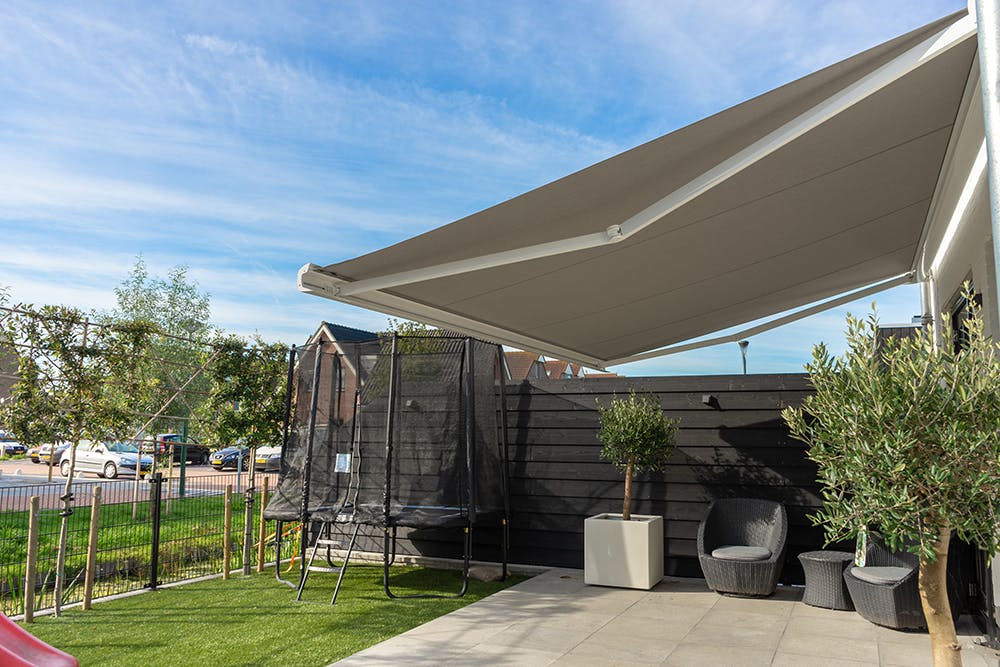 Wat moet je weten over het doek van je zonnescherm? - INHUIS Plaza