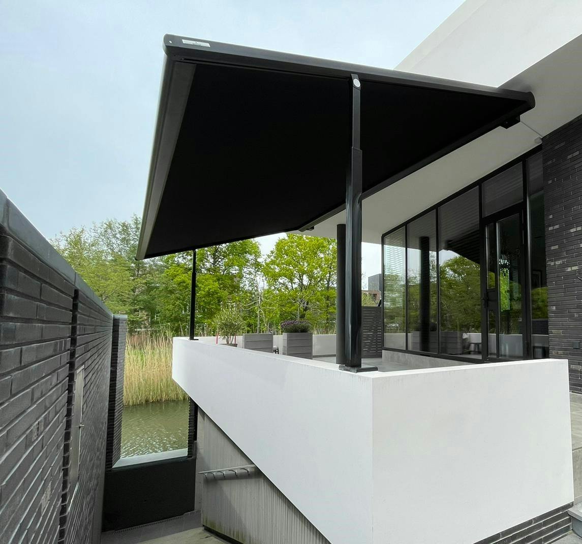 Zonnescherm op een balkon: de prijzen & mogelijkheden | INHUIS Plaza