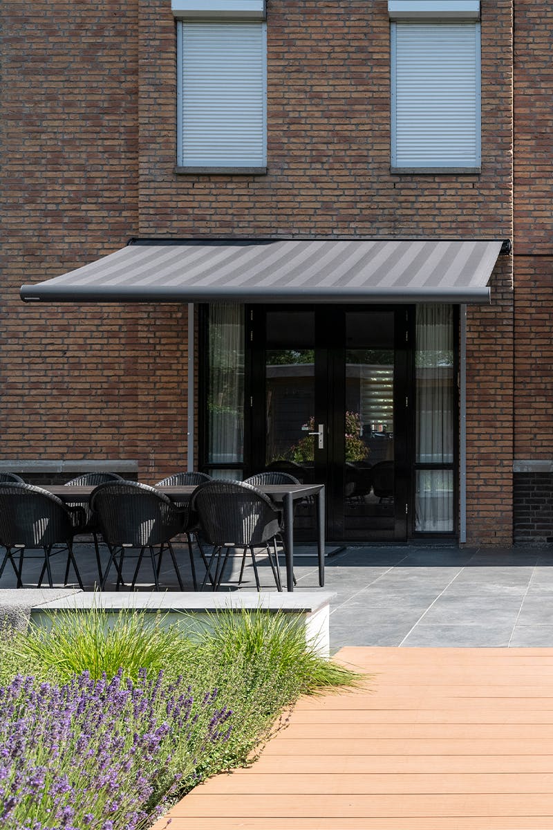 Zonneschermdoek vervangen, kosten incl. montage | inhuis plaza