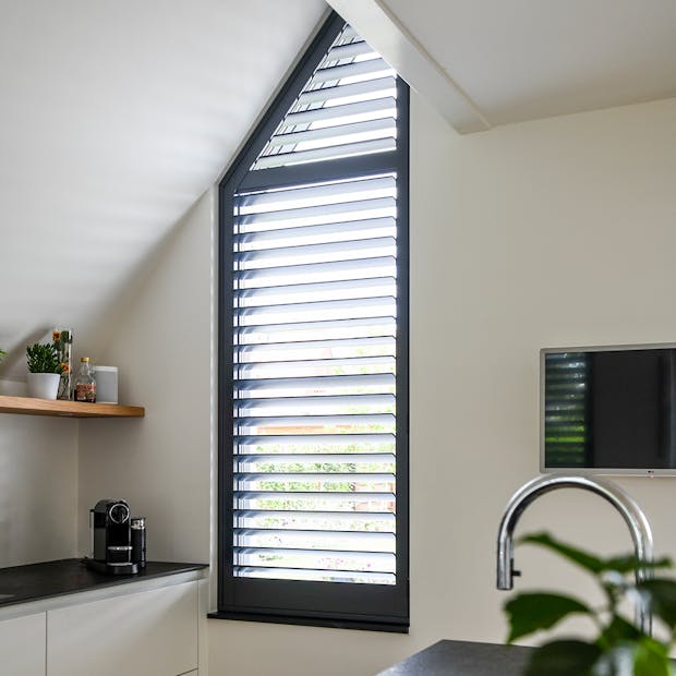 Shutters voor speciale ramen - Schuine ramen | INHUIS Plaza